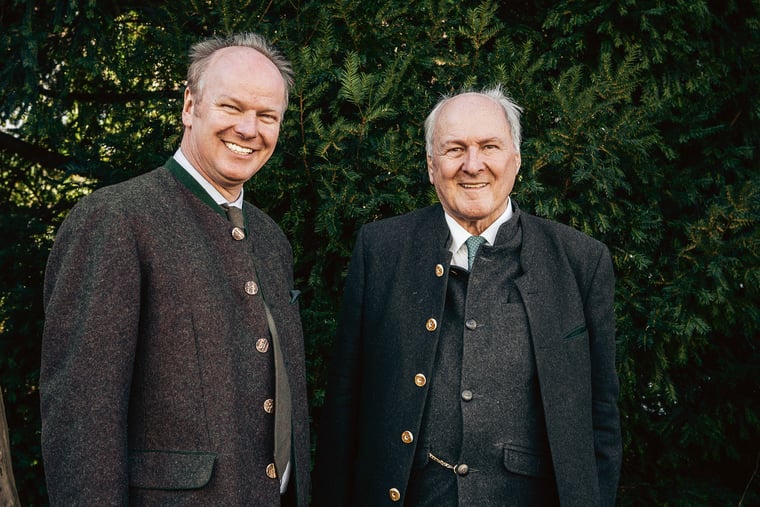 Hipp-News: Claus Hipp gibt Führung an Sohn Stefan weiter