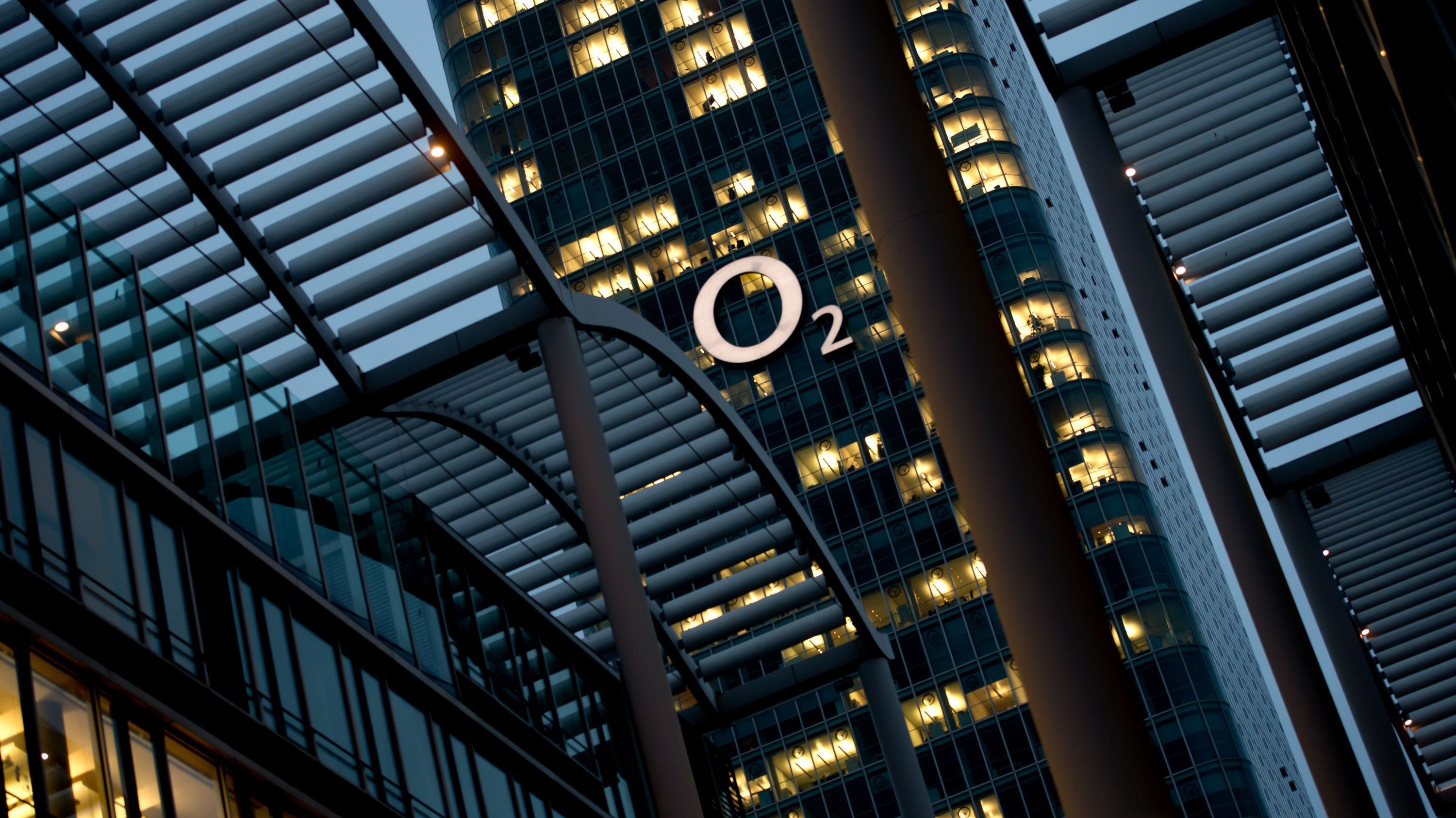 Handynetz: Mobilfunk-Firma O2 Telefónica schwächelt