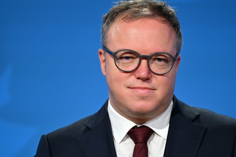 Entscheidung der TU Chemnitz: Voigt soll Doktortitel verlieren - Klage ...