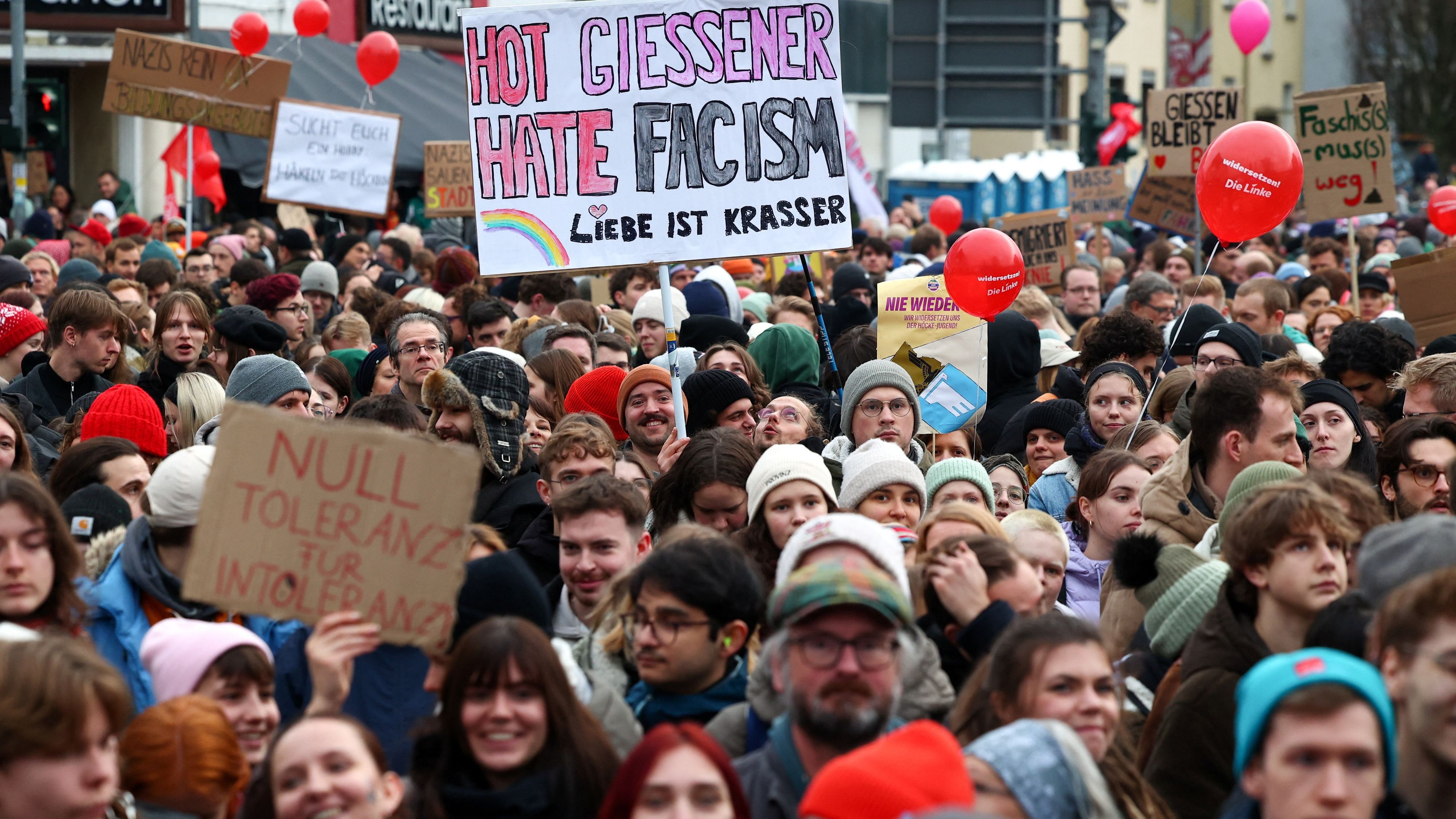 AfD-Jugendkongress: AfD gründet neue Jugendorganisation Generation ...