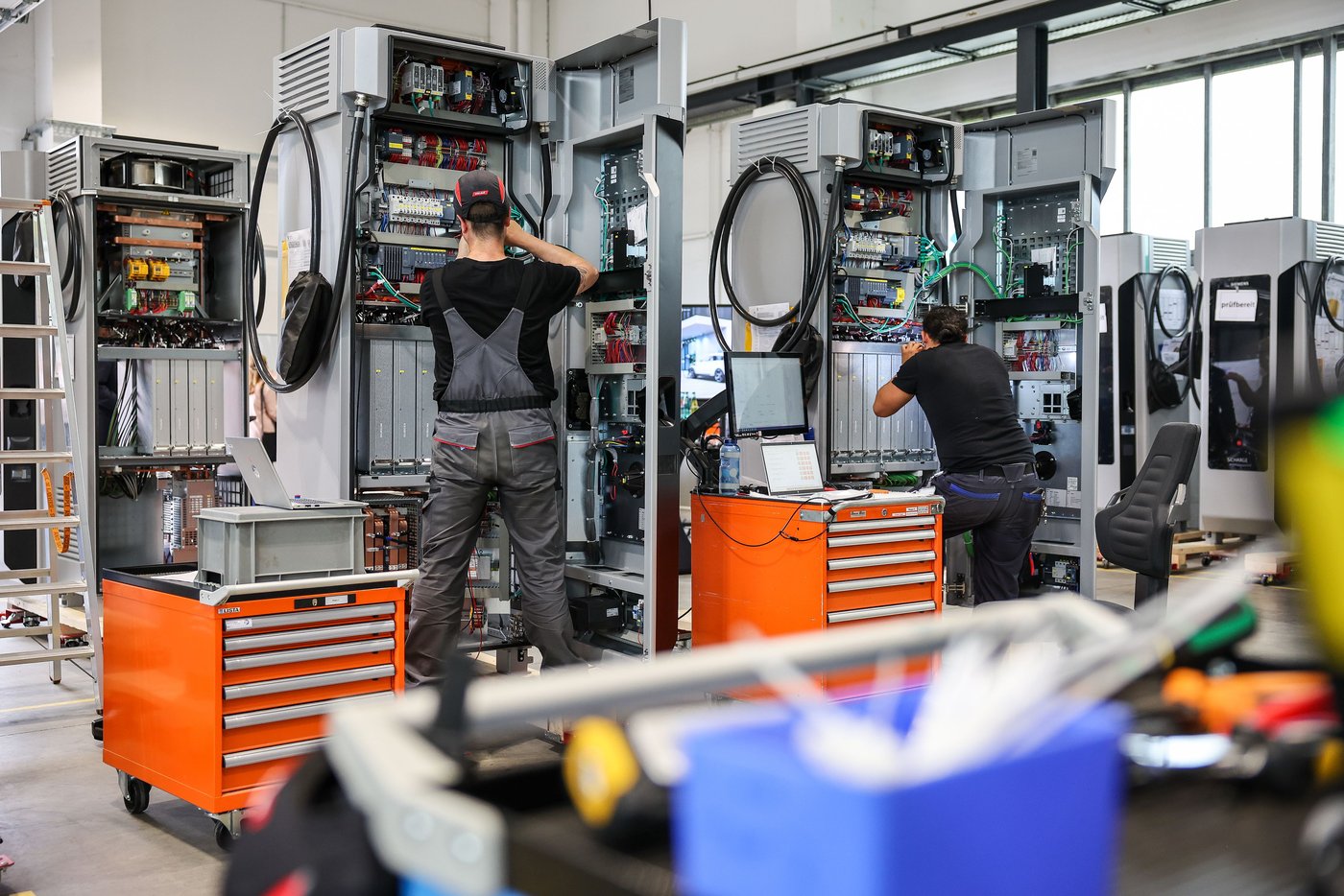 Industrie: Auftragsbestand legt zu – Autobranche ist Treiber dafür