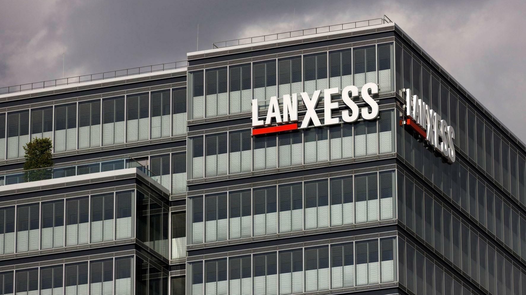 Lanxess übernimmt Kunststoffgeschäft von DSM mit Adler