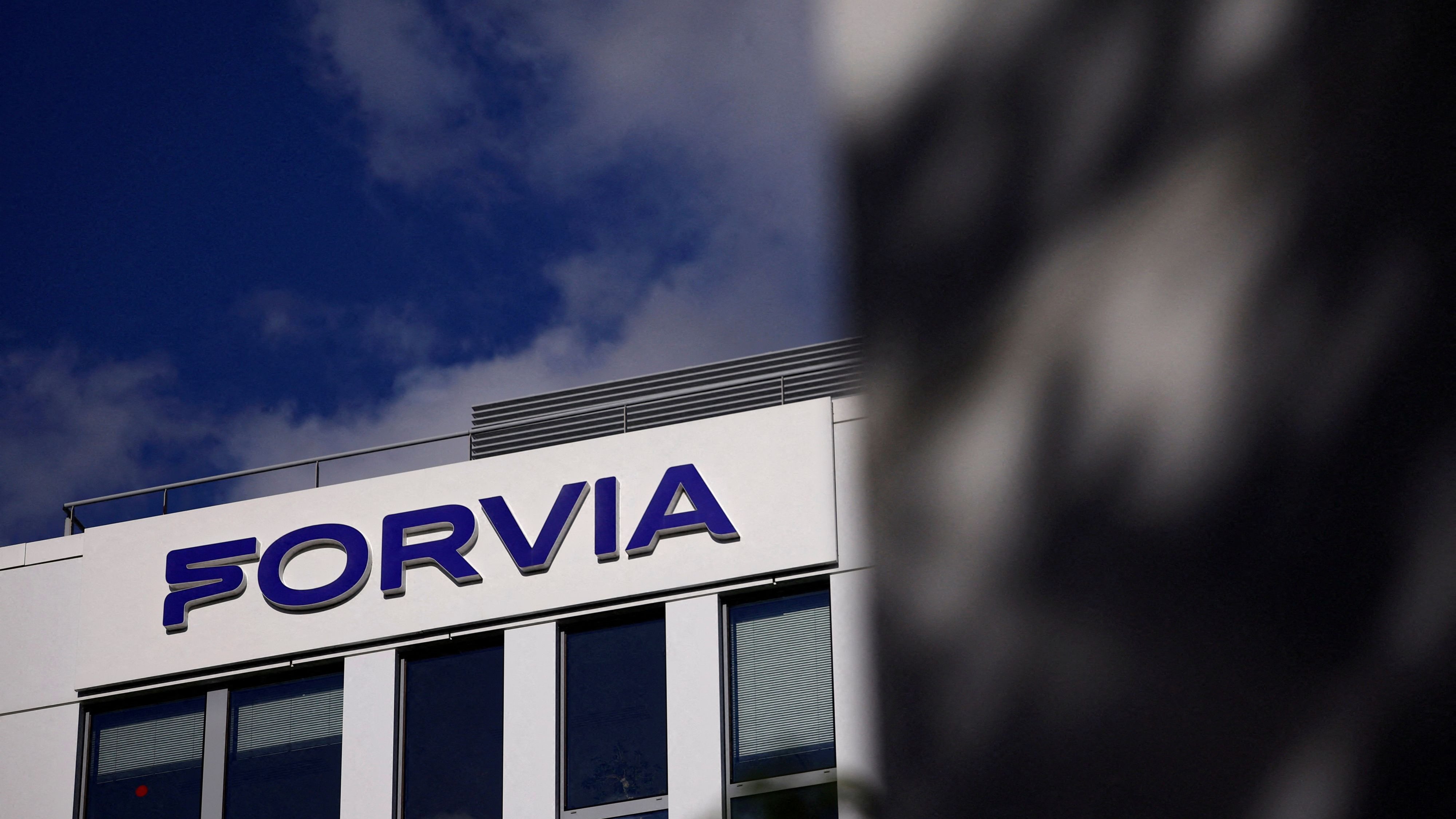 Forvia Hella: Autozulieferer mit Ergebnisverbesserung 2025