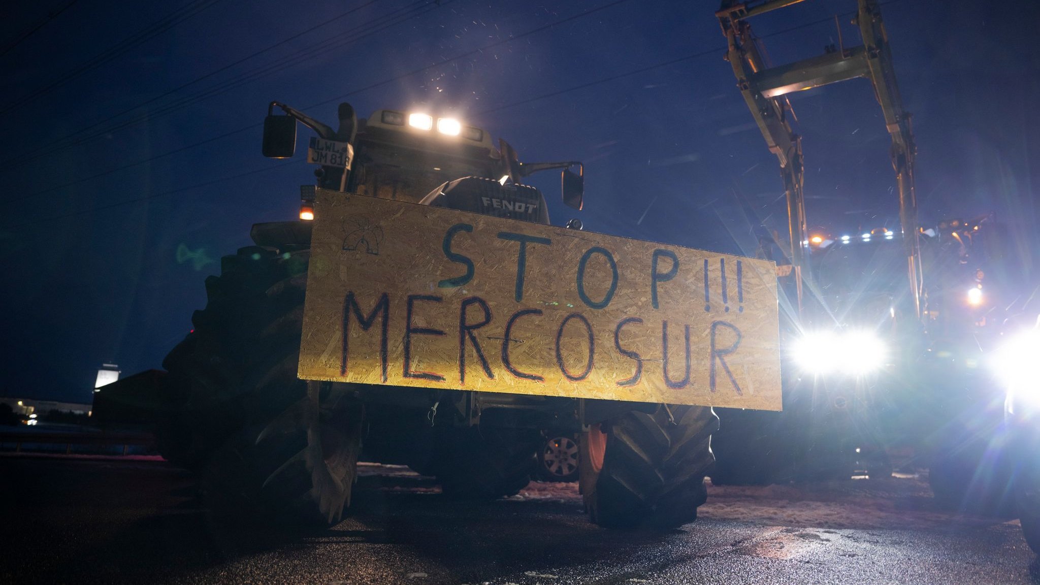 Bauernproteste Frankreich: Bauern-Blockaden an Autobahnen wegen ...