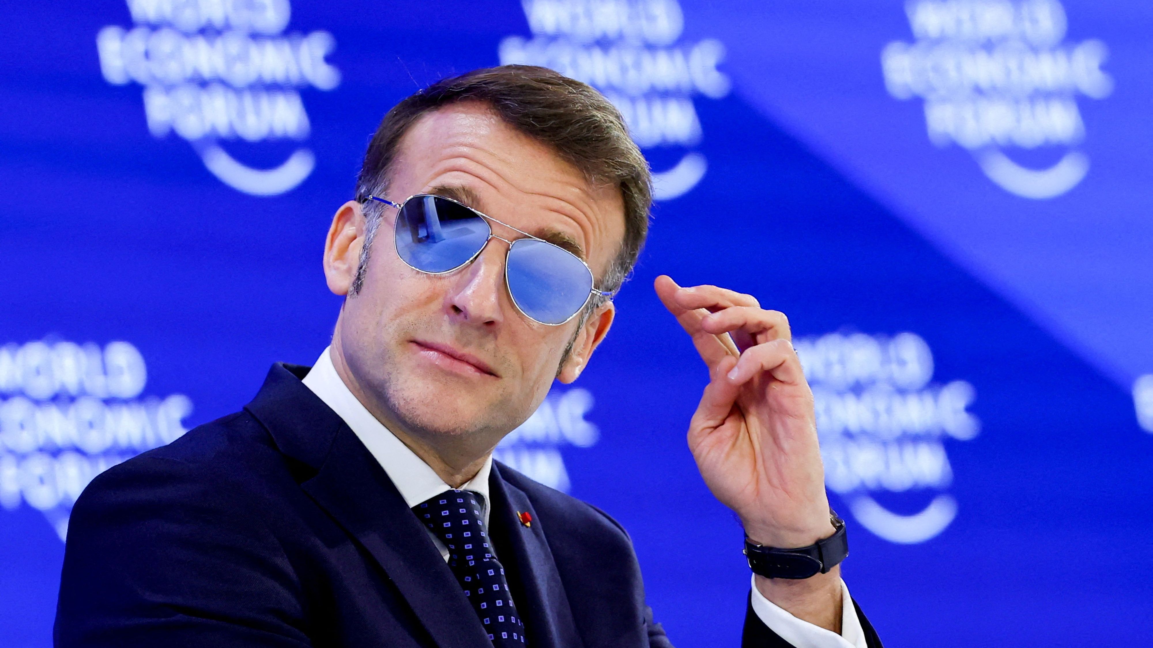 Emmanuel Macron: Sonnenbrille löst Run auf Luxusmodell von Henry ...