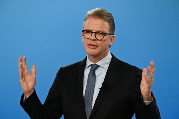 Deutsche Bank: Werden Sie wie Bielefeld, Herr Sewing!