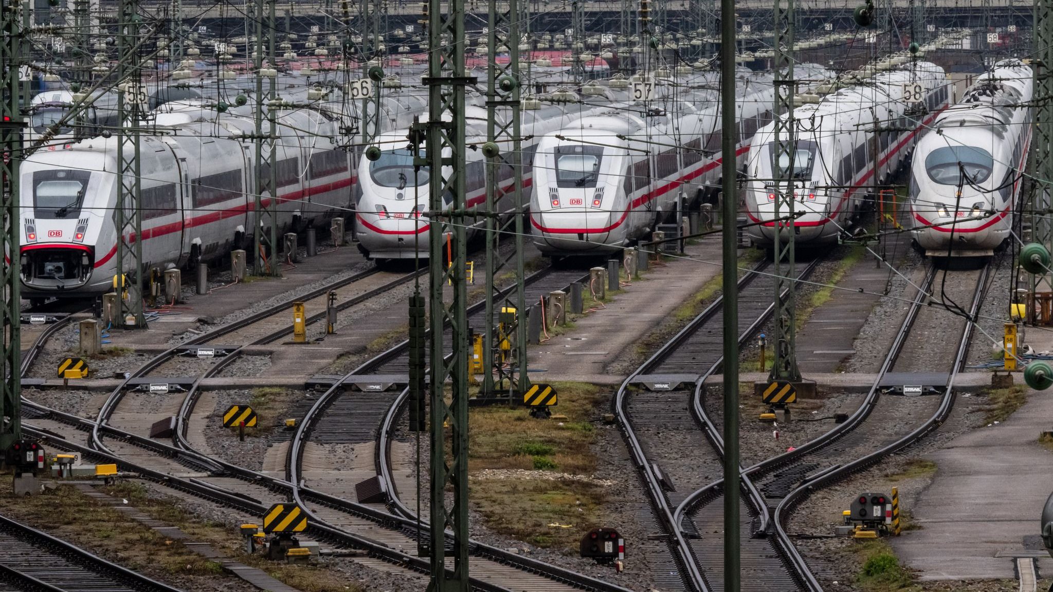 Schienenersatzverkehr: Deutsche Bahn will Dienst selbst übernehmen