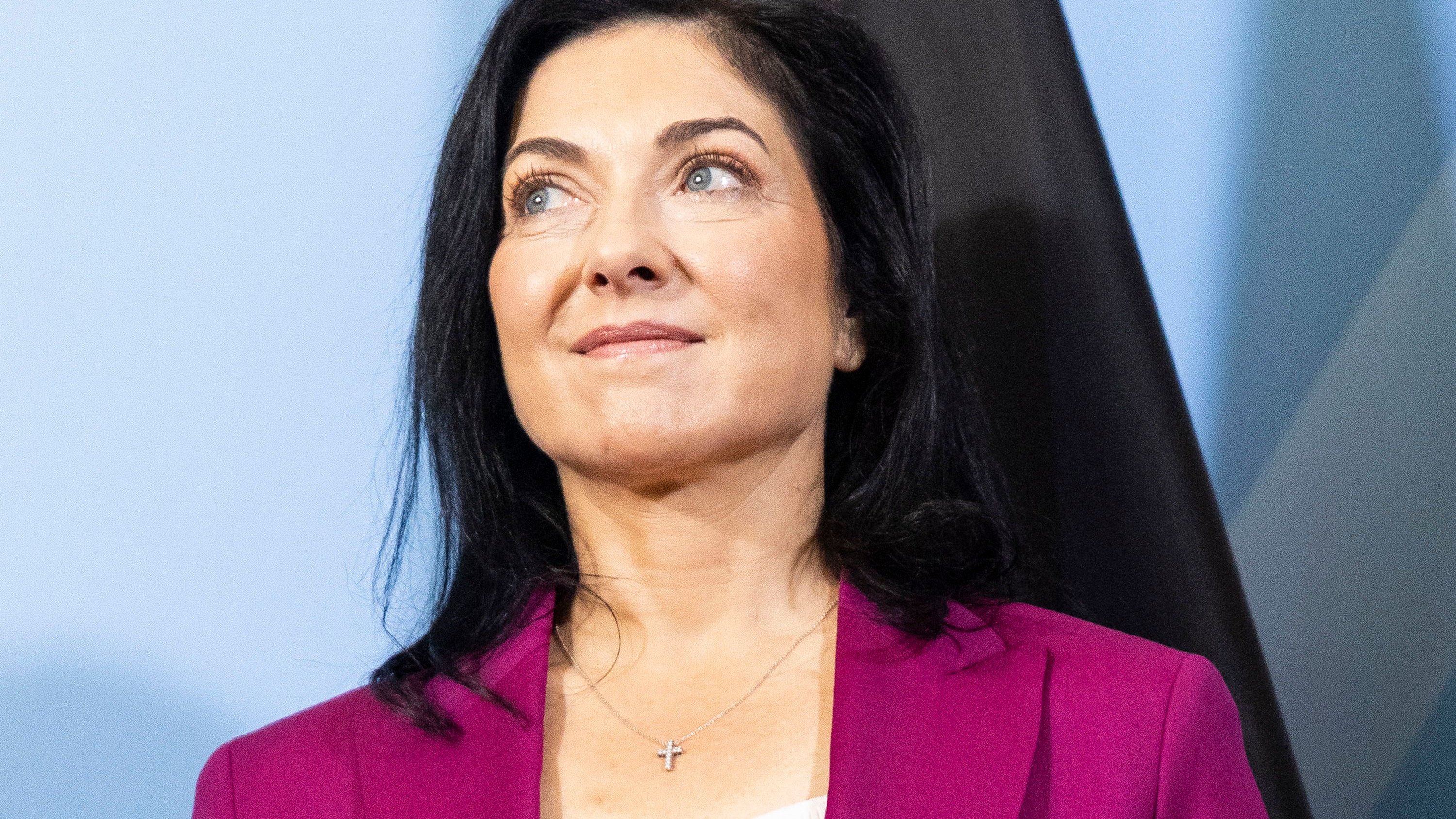 Übergabe an Katherina Reiche: Stehender Applaus für Heizungsminister ...