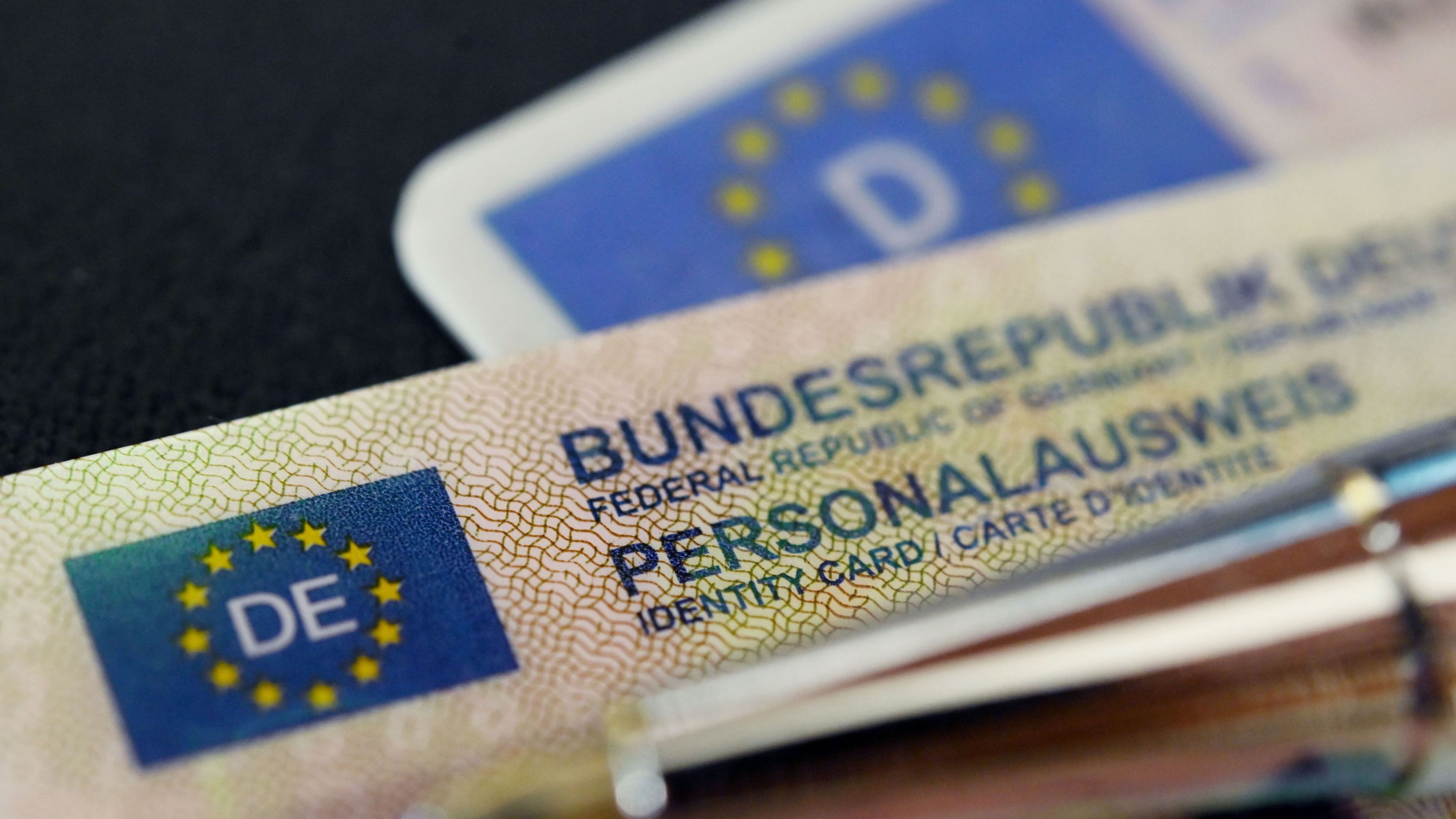Personalausweis digital: Staat drängt mit digitalem Passbild private ...