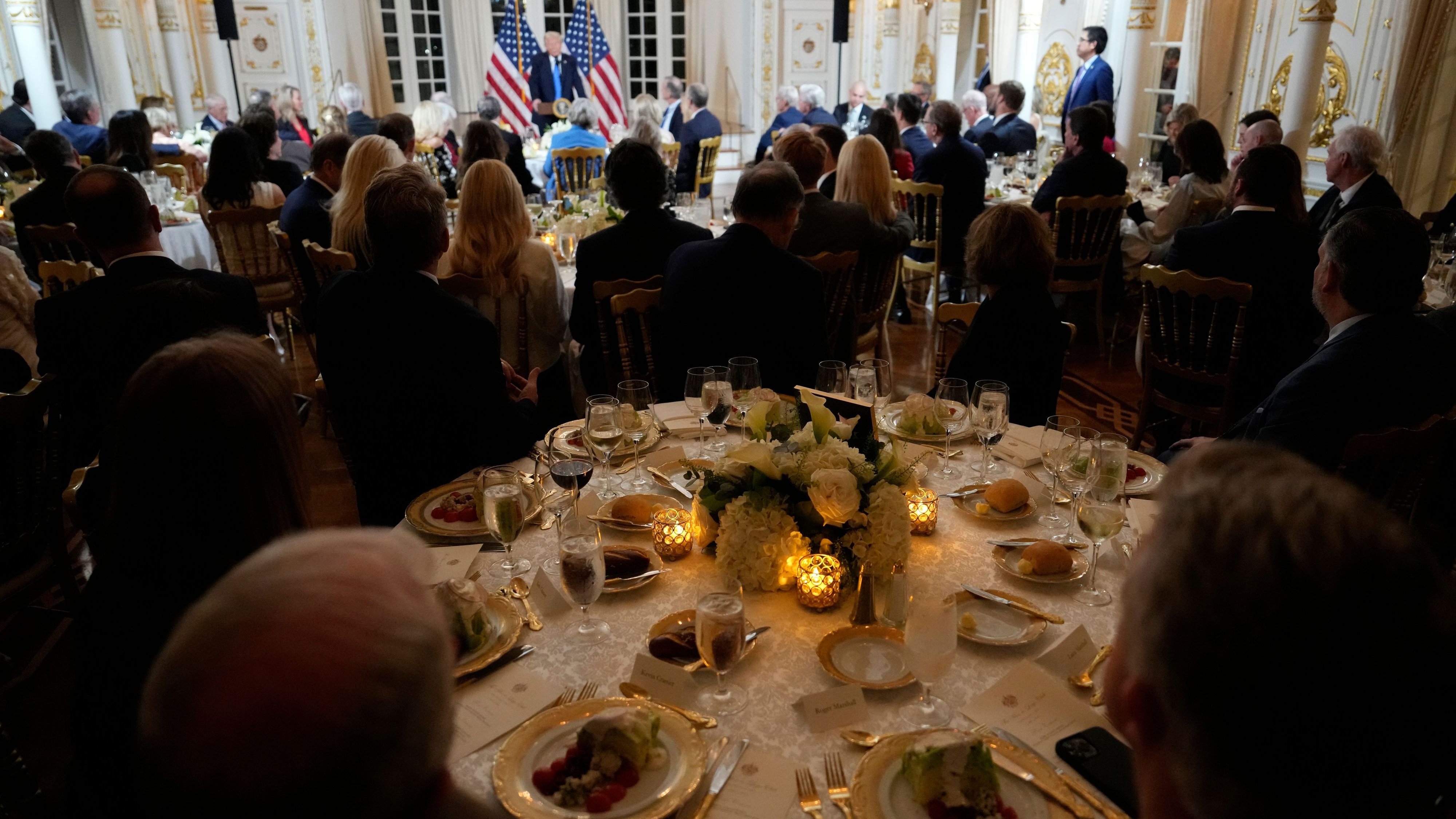 $TRUMP: Donald Trumps Meme-Coin wirbt mit exklusivem Dinner – und ...