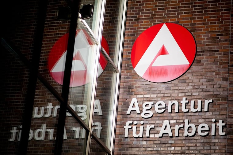Arbeitsmarkt: Zahl der Arbeitslosen sinkt im April geringfügig
