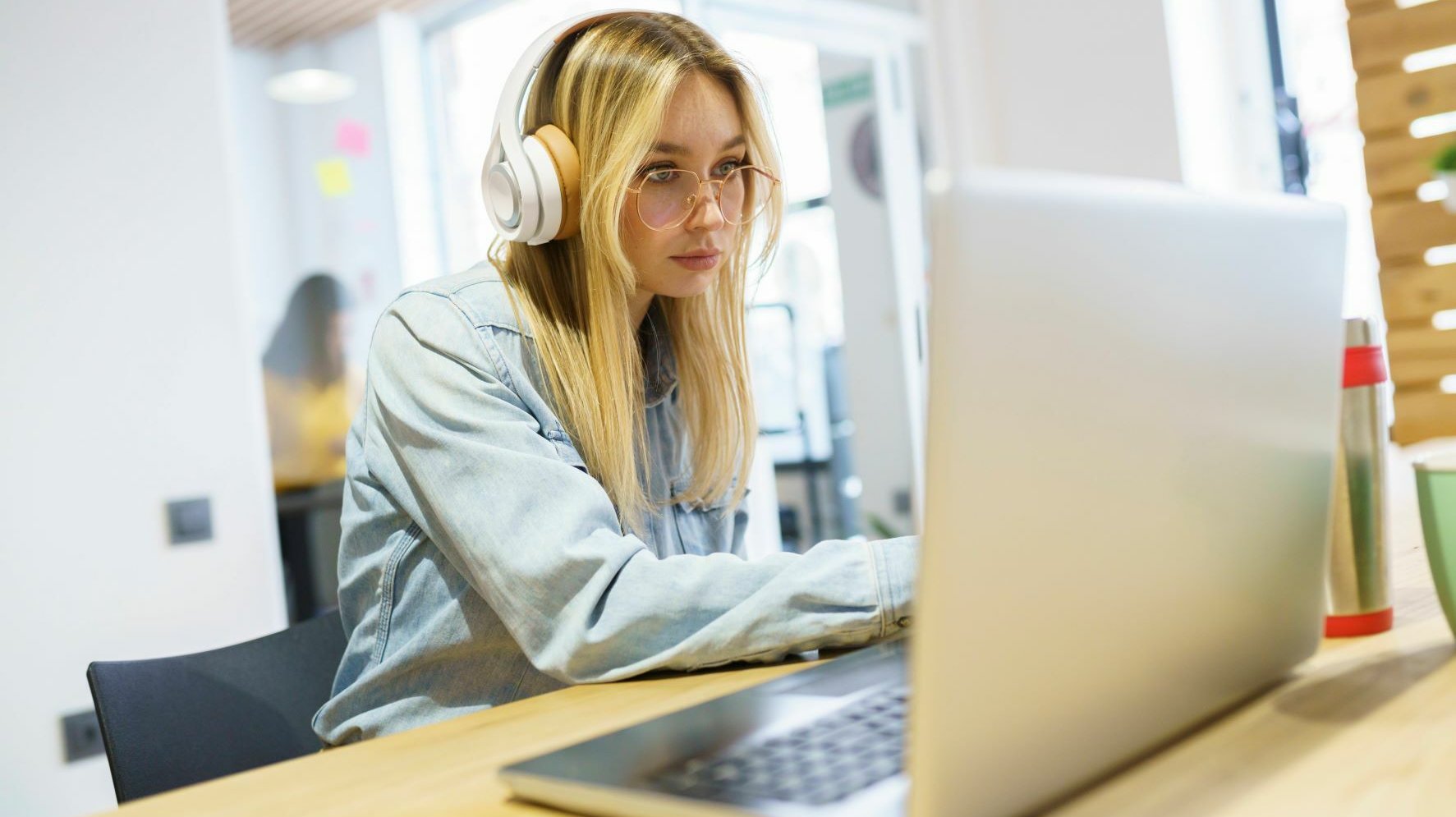 Erfolg im Job: 7 Tipps, um als introvertierte Person Karriere zu machen