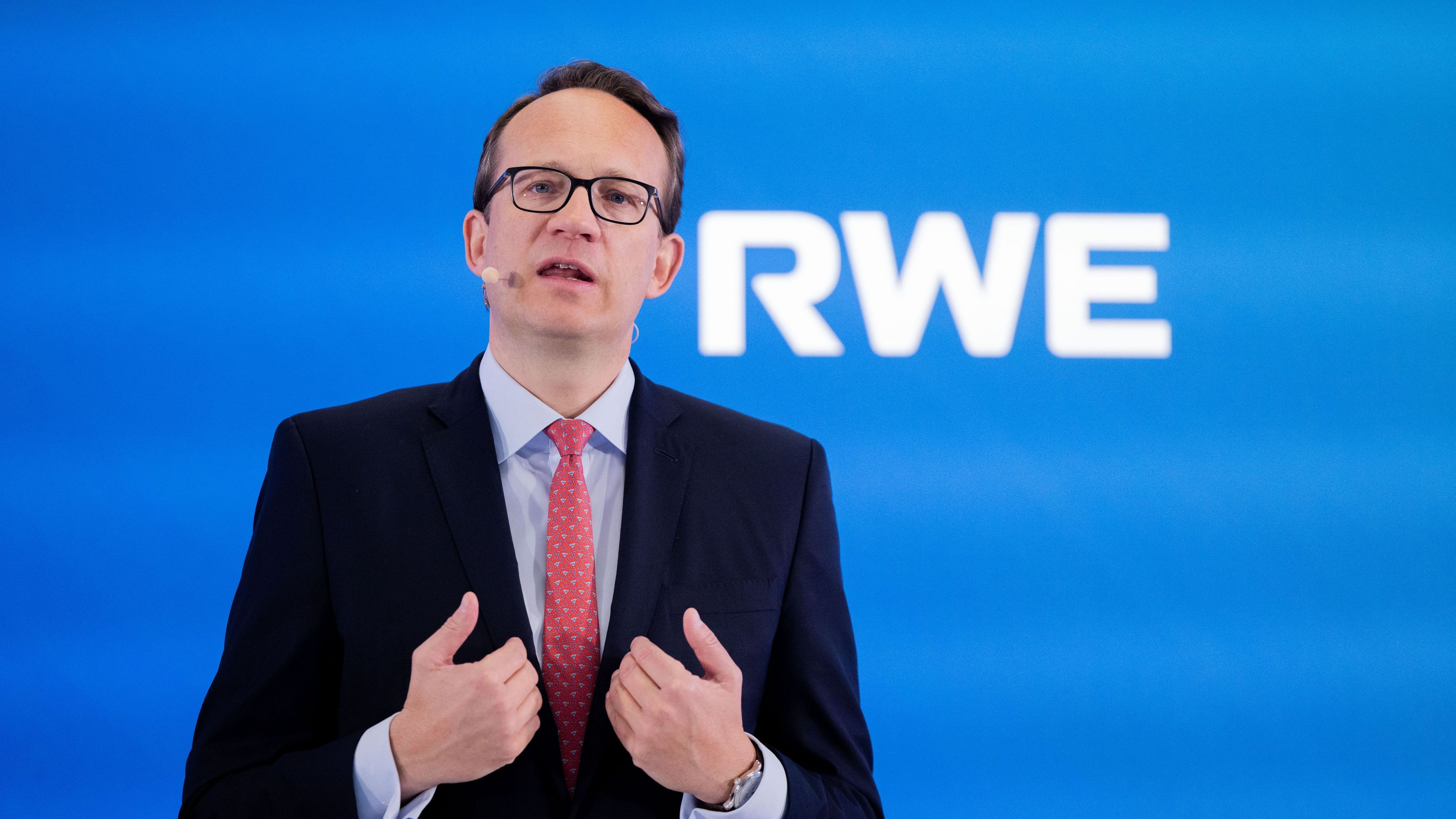 RWE übernimmt Amprion: Warum wettet CEO Markus Krebber aufs Stromnetz?