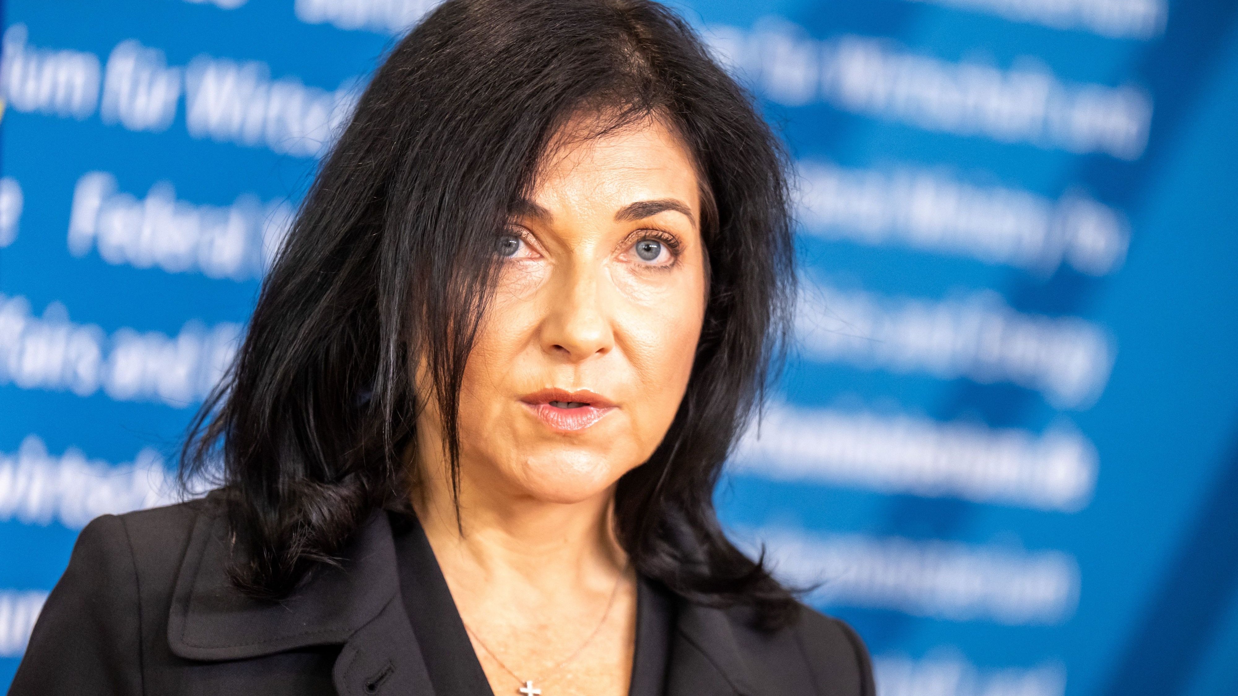 Netzausbau: Katherina Reiche will Ökostrom-Erzeuger stärker an ...
