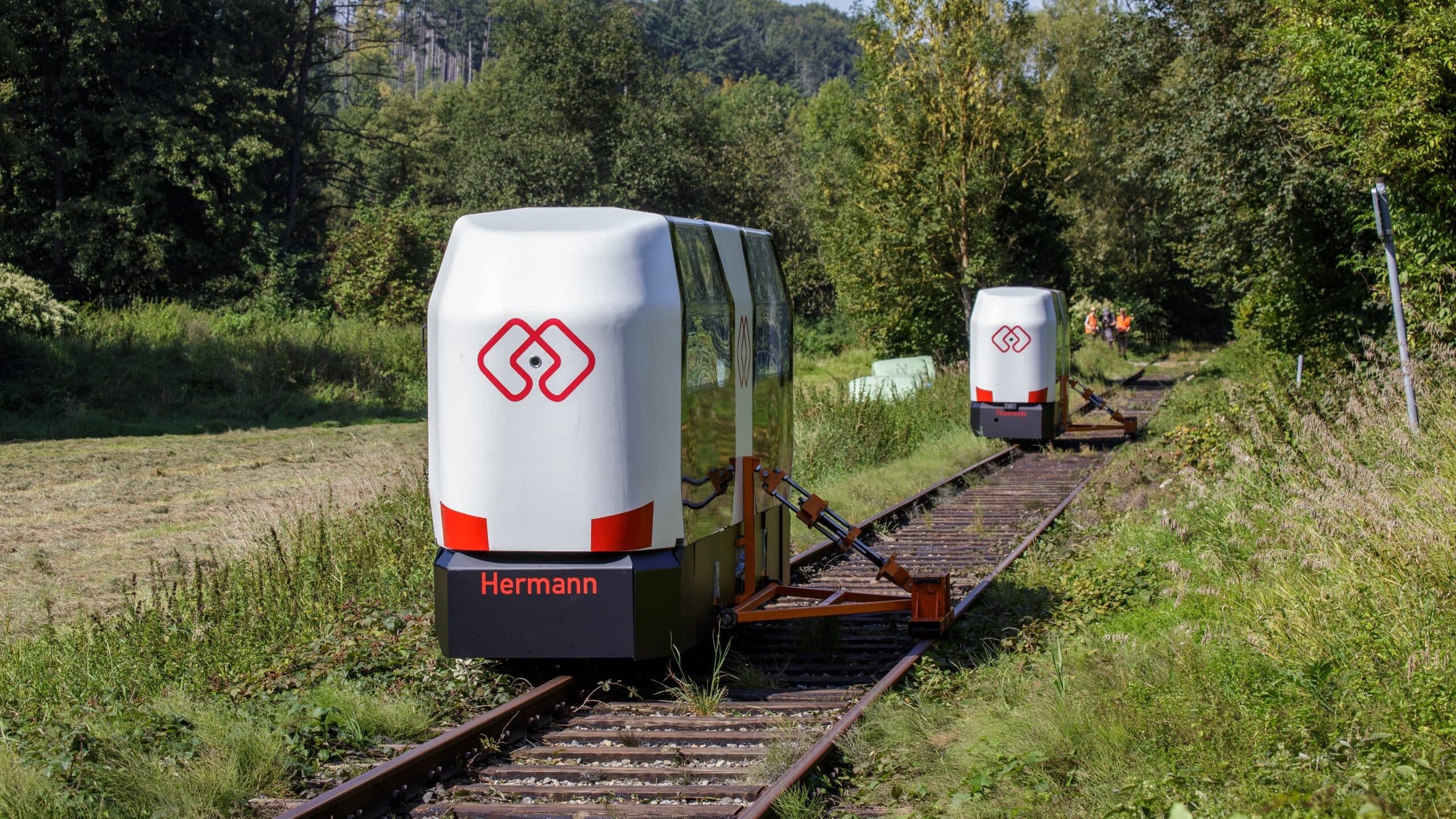 Monocab: Der autonome Zug fährt auf nur einer Schiene