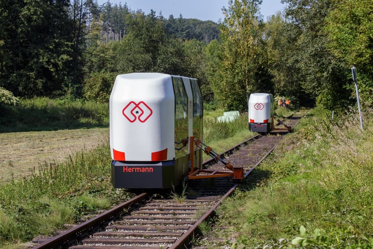 Monocab: Der autonome Zug fährt auf nur einer Schiene