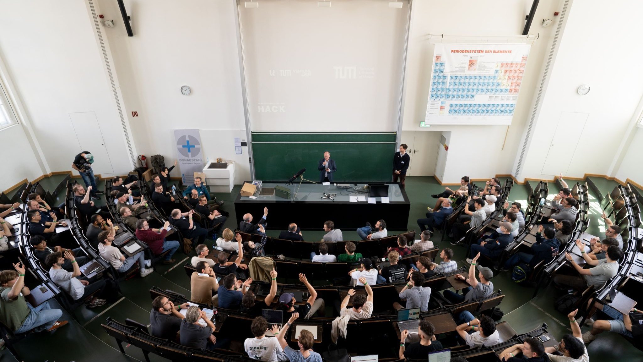 Hackathon: Coden für den Frieden? Oder Hacken für den Krieg?