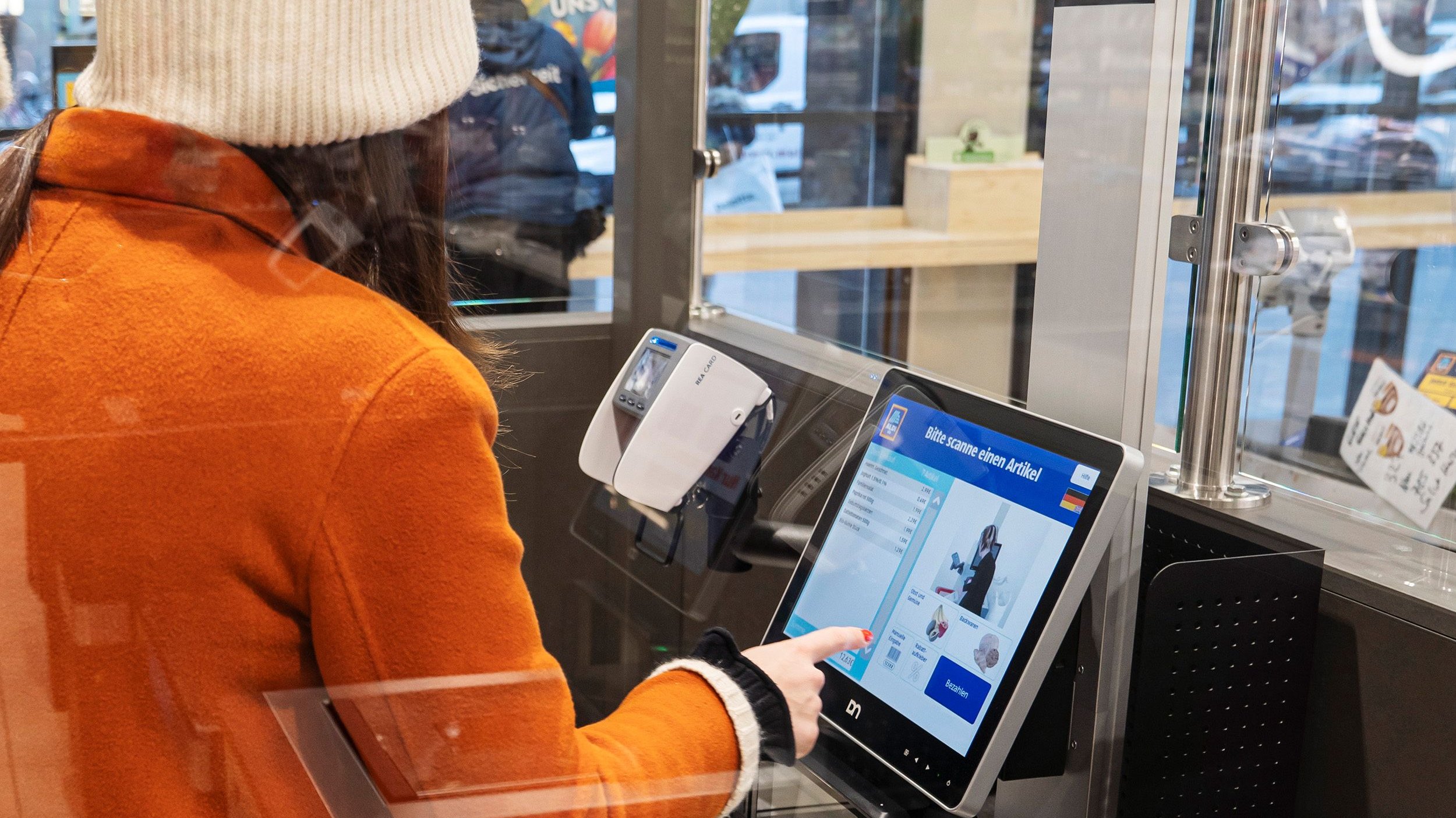 Self-Check-Out: Aldi lässt Kunden jetzt selbst scannen
