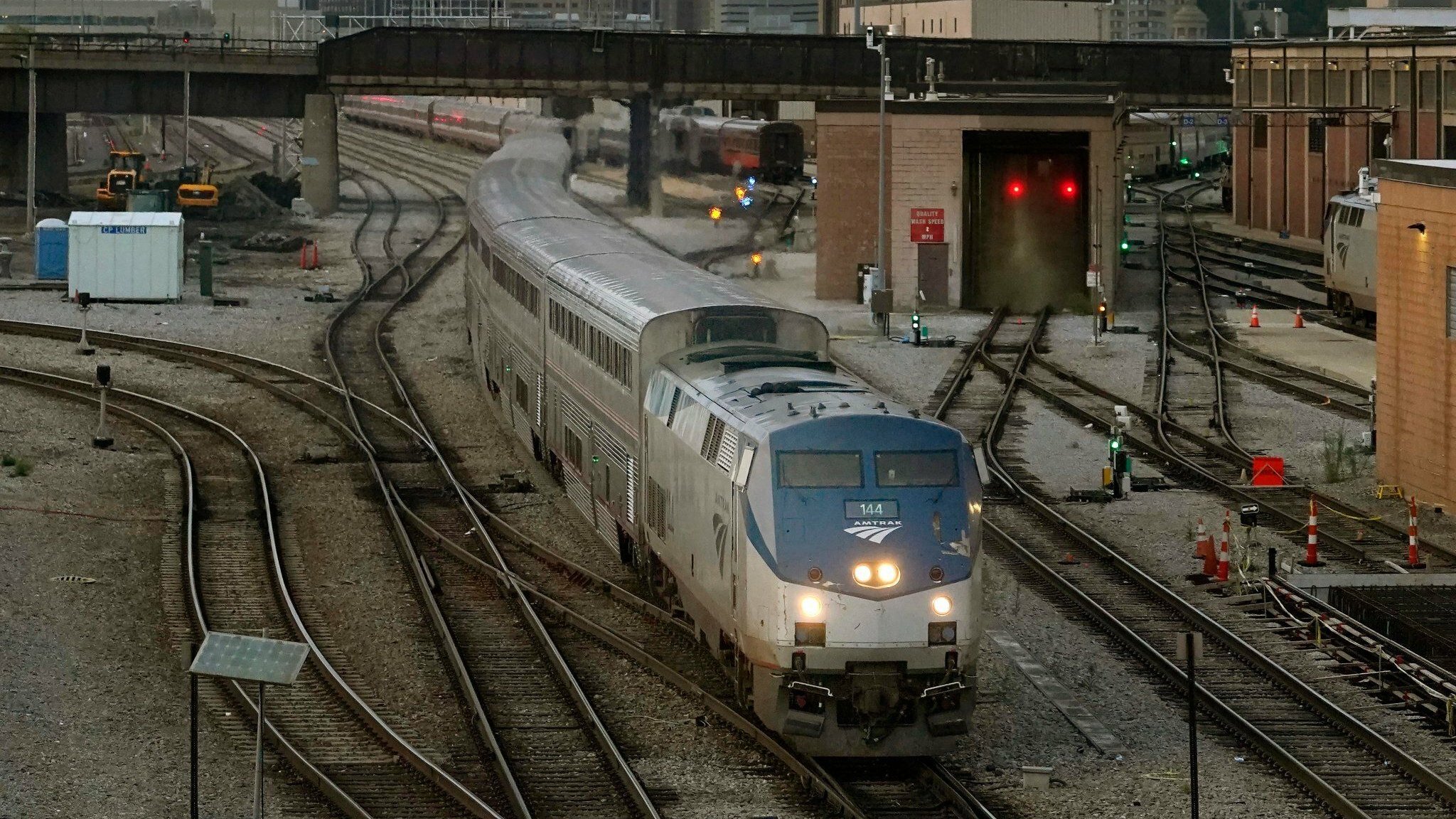 US-Bahnbetreiber: Amtrak stellt Fernverkehr ein – Bahnstreik bedroht US ...