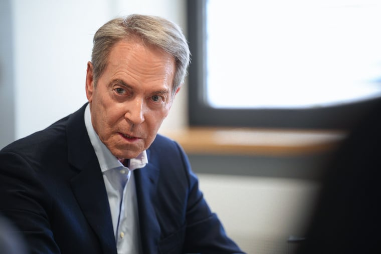 Automobilzulieferer: Brose-Patriarch Stoschek zieht sich erneut beim ...