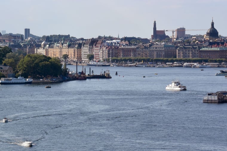Sightseeing auf dem Wasser: Ab auf die Fähre - in diesen 7 Städten ein ...